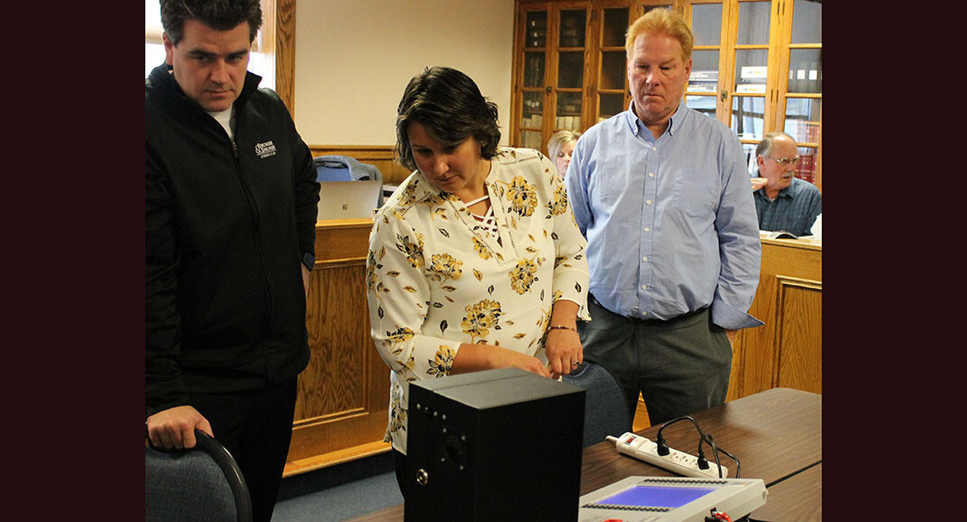 Commissioners get first look at voting machine | The Berne Witness